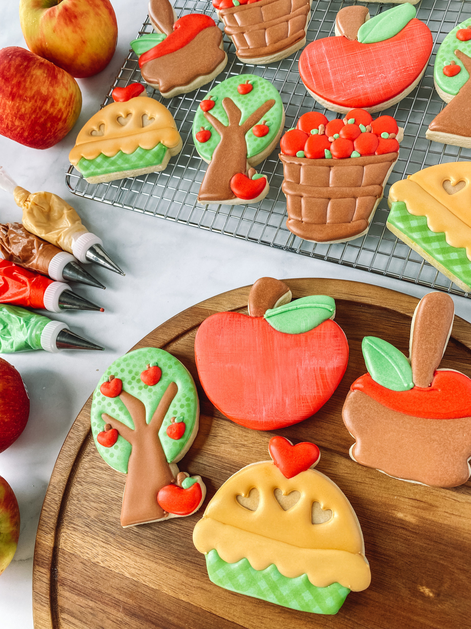 How to Decorate Fall Apple Cookies - Summer's Sweet Shoppe