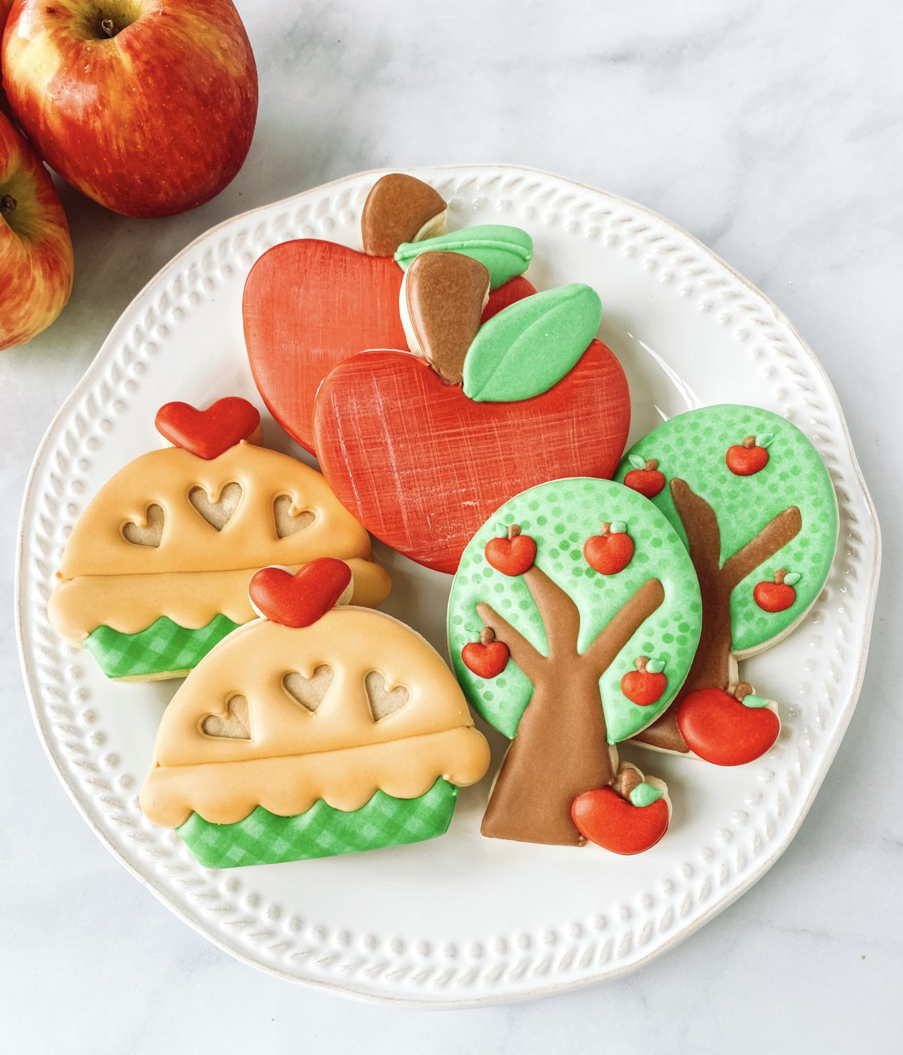 How to Decorate Fall Apple Cookies - Summer's Sweet Shoppe