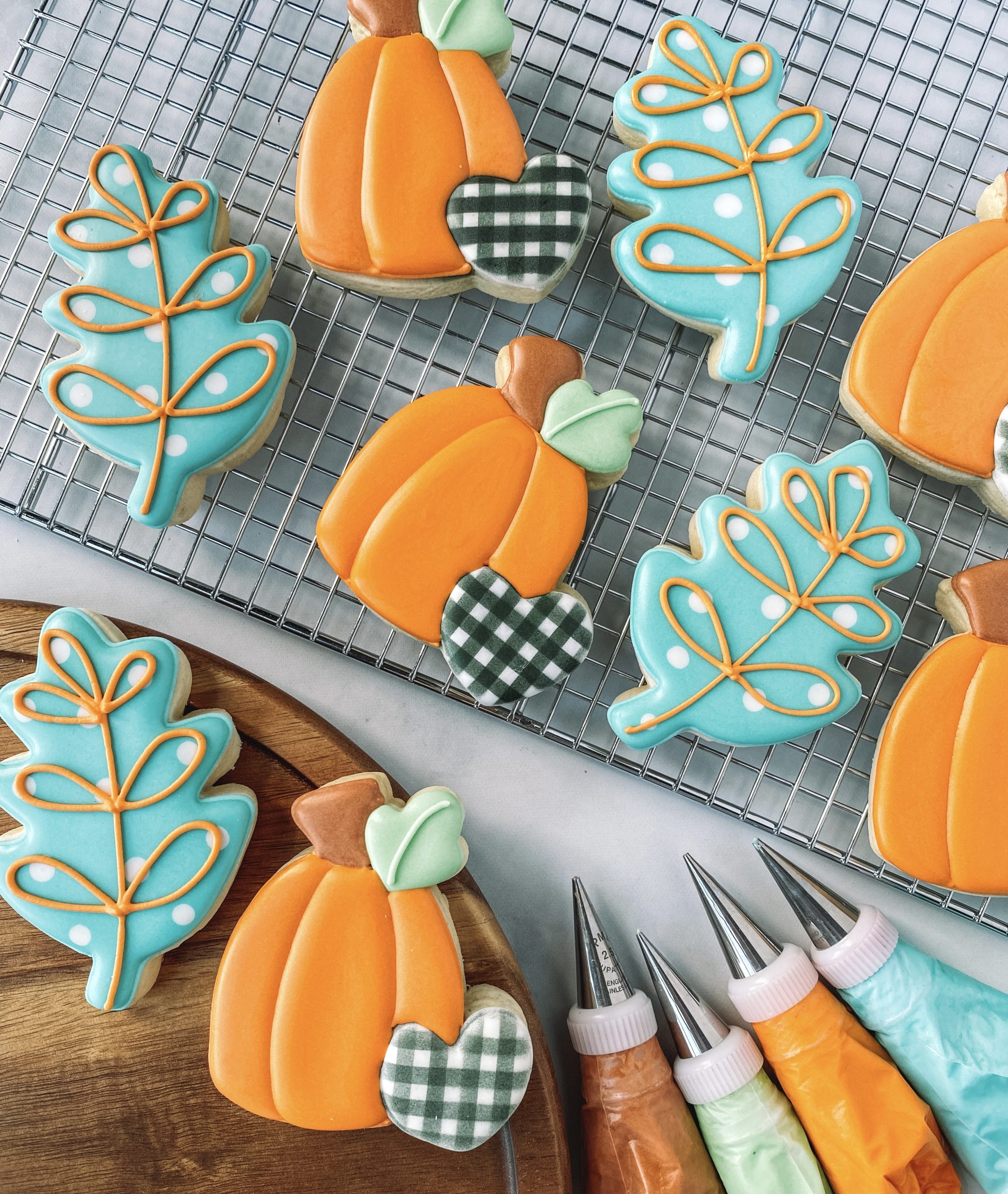 How To Make Fall Pumpkin and Leaf Cookies - Summer's Sweet Shoppe