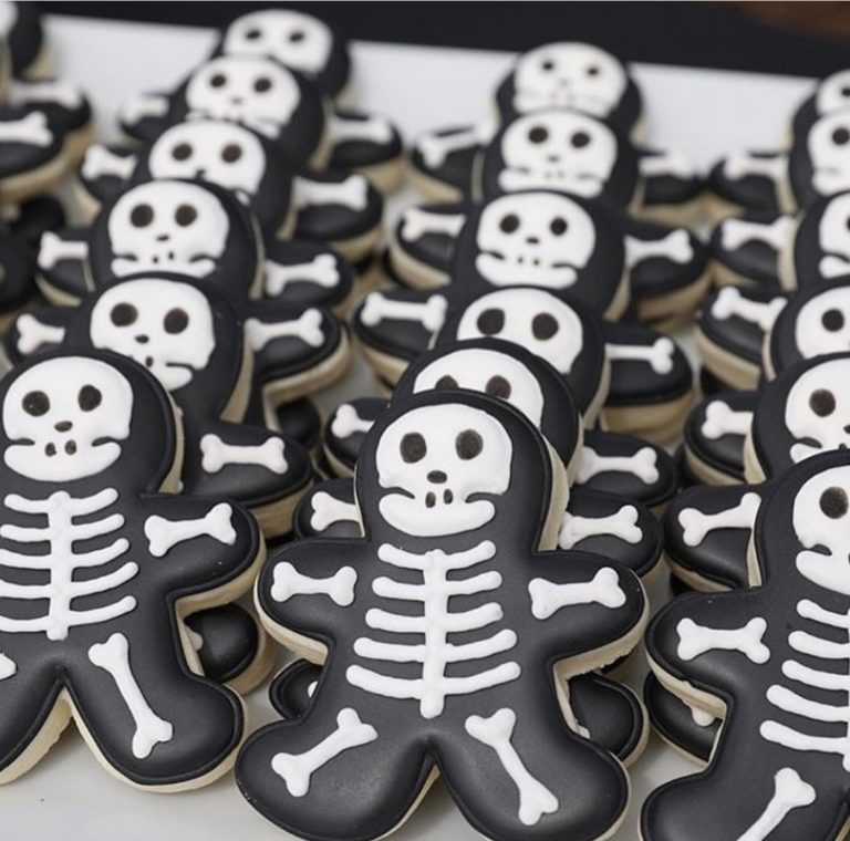 How to make easy Skeleton Cookies - Summer's Sweet Shoppe