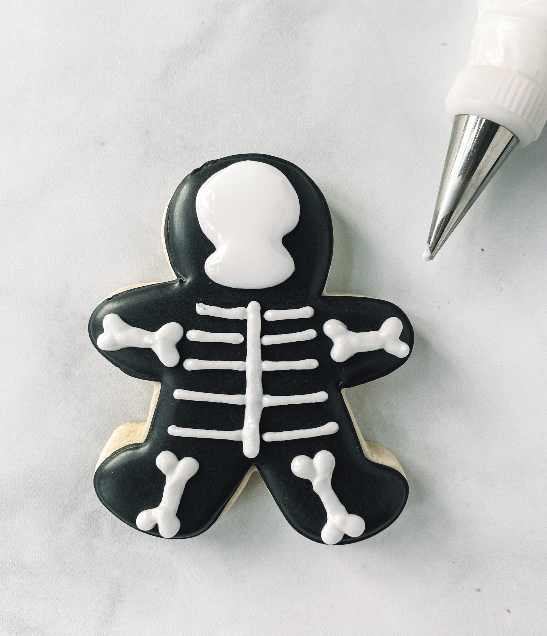How to make easy Skeleton Cookies - Summer's Sweet Shoppe