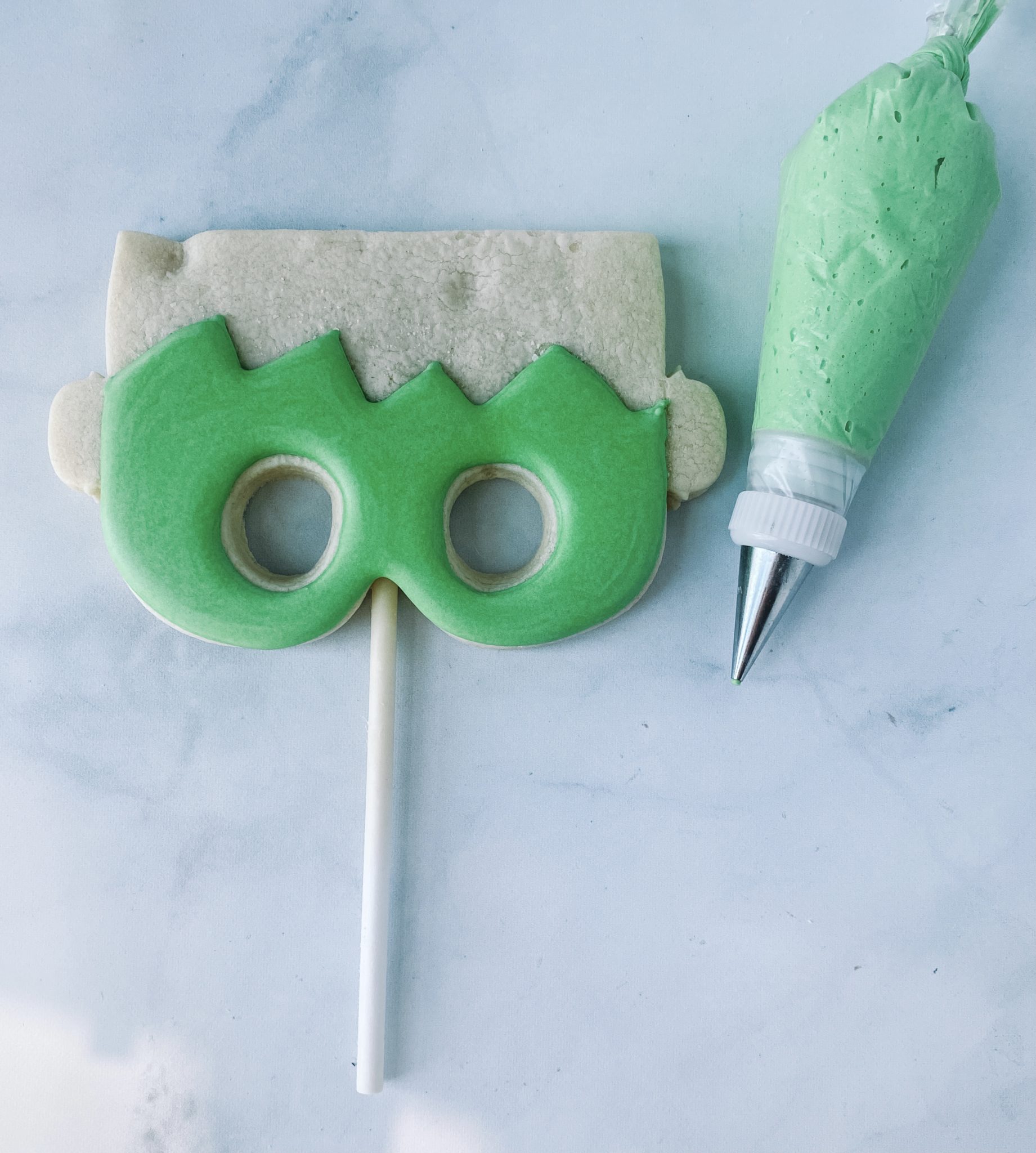 How to make Halloween Mask Cookie Pops - Summer's Sweet Shoppe