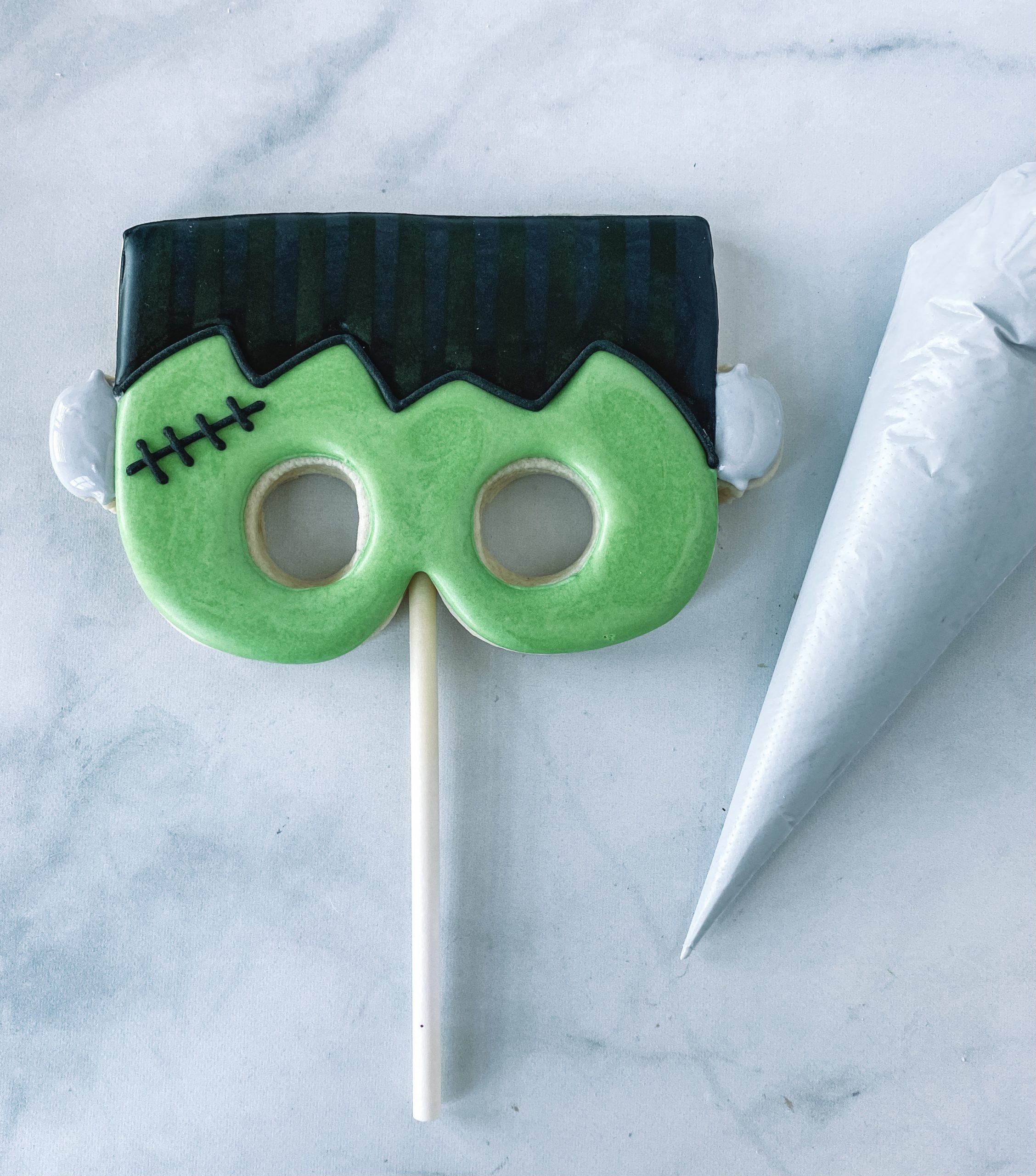 How to make Halloween Mask Cookie Pops - Summer's Sweet Shoppe