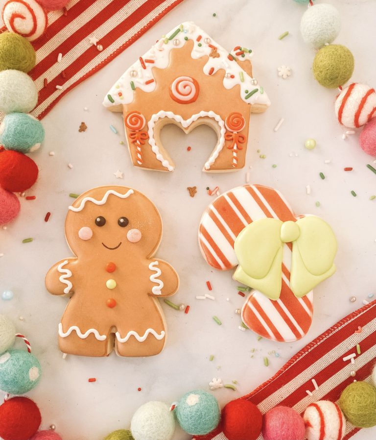 HOW TO MAKE CUTE GINGERBREAD DECORATED COOKIES - Summer's Sweet Shoppe