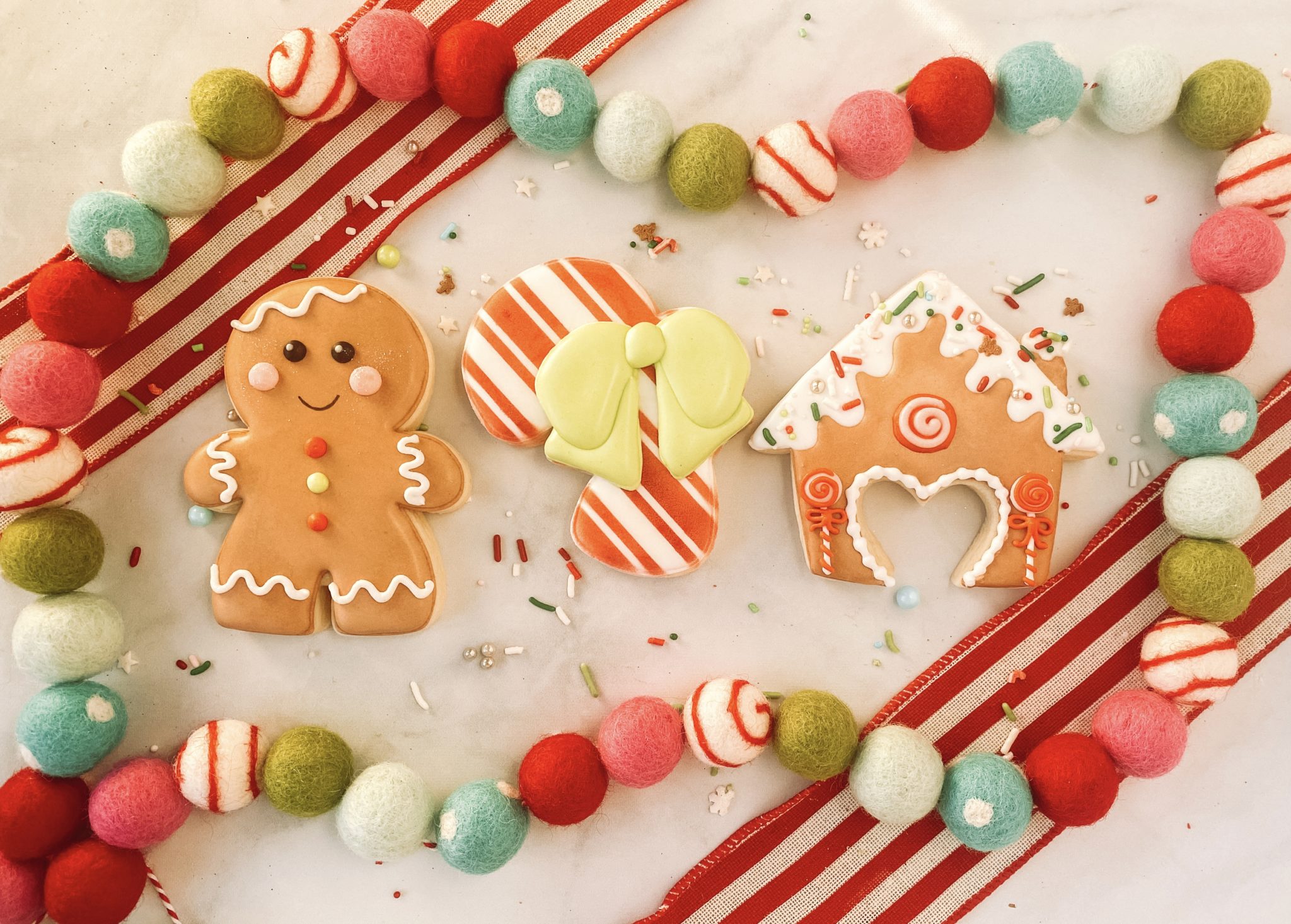 HOW TO MAKE CUTE GINGERBREAD DECORATED COOKIES - Summer's Sweet Shoppe