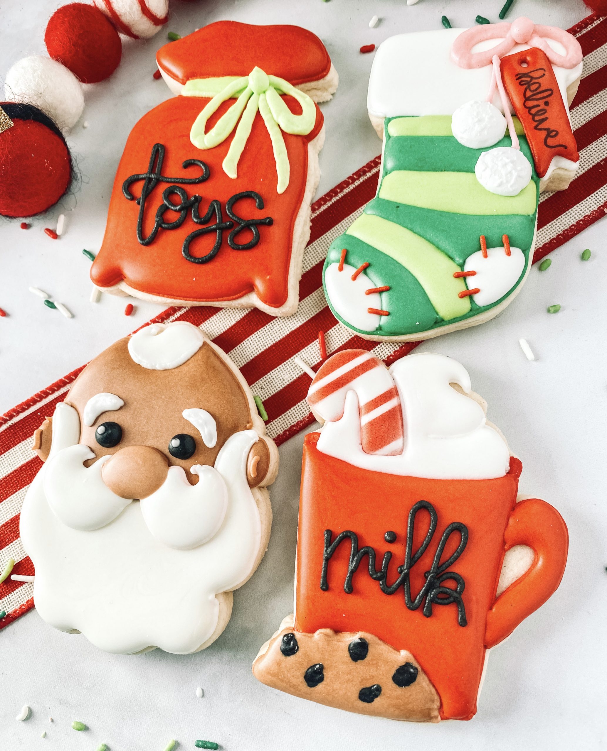 HOW TO DECORATE SANTA THEMED CHRISTMAS COOKIES - Summer's Sweet Shoppe