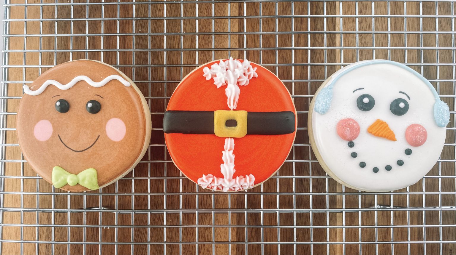 HOW TO DECORATE EASY CHRISTMAS COOKIES - Summer's Sweet Shoppe