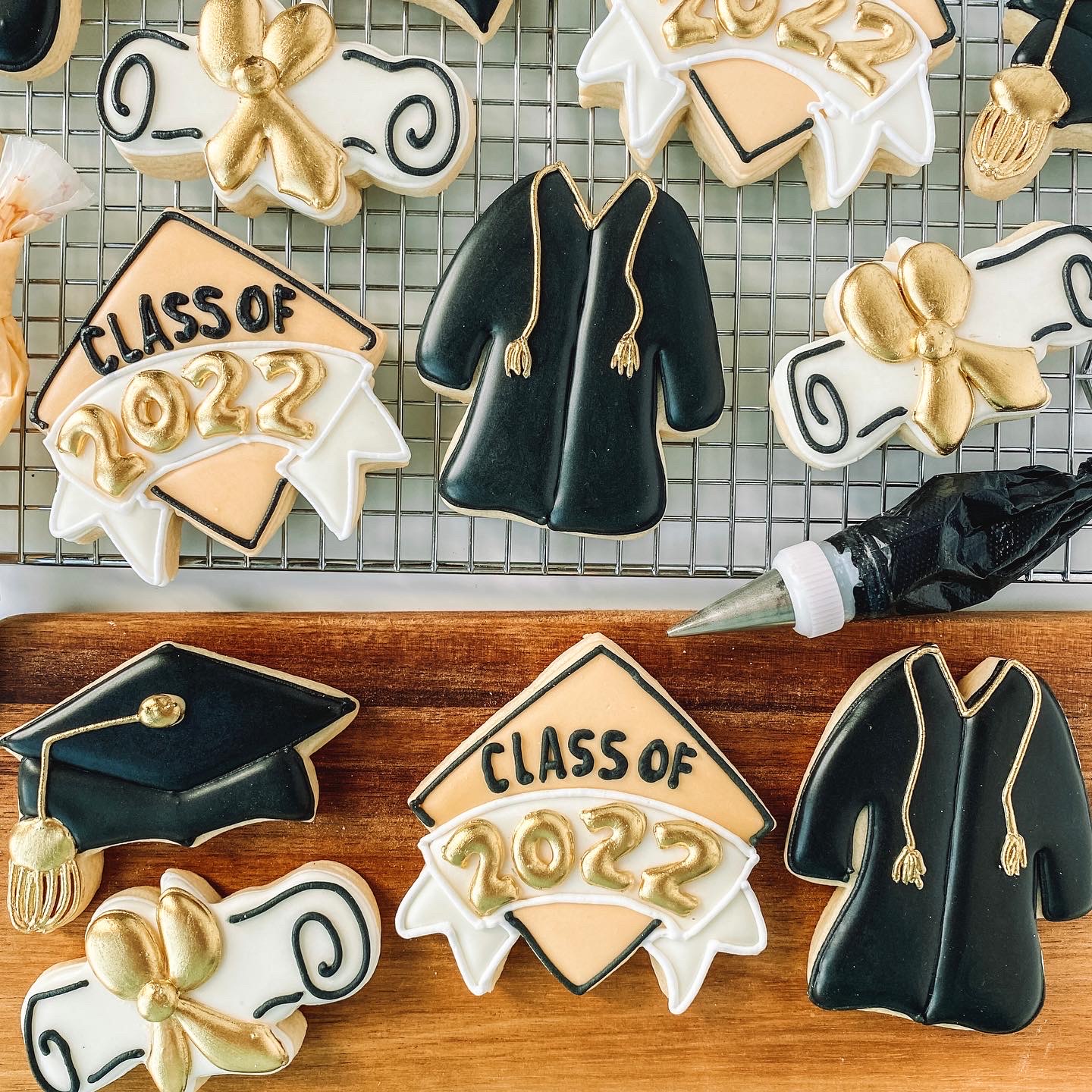 How to make Gold Graduation Cookies - Summer's Sweet Shoppe