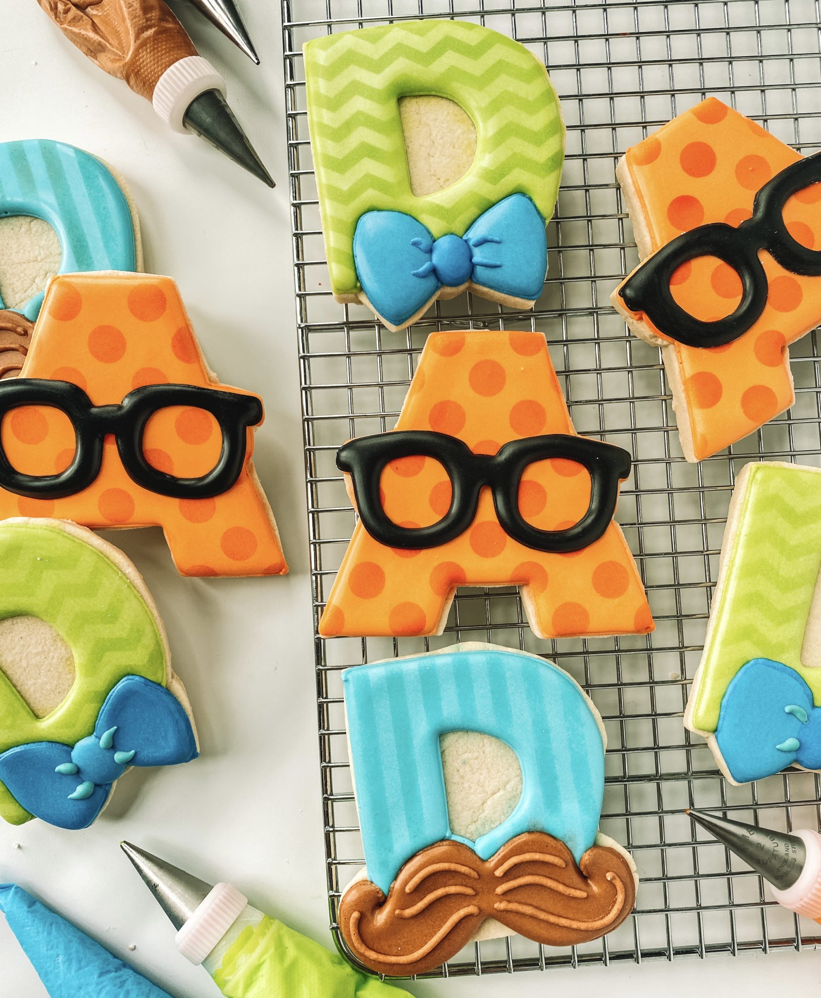How to decorate Father's Day Cookies - Summer's Sweet Shoppe