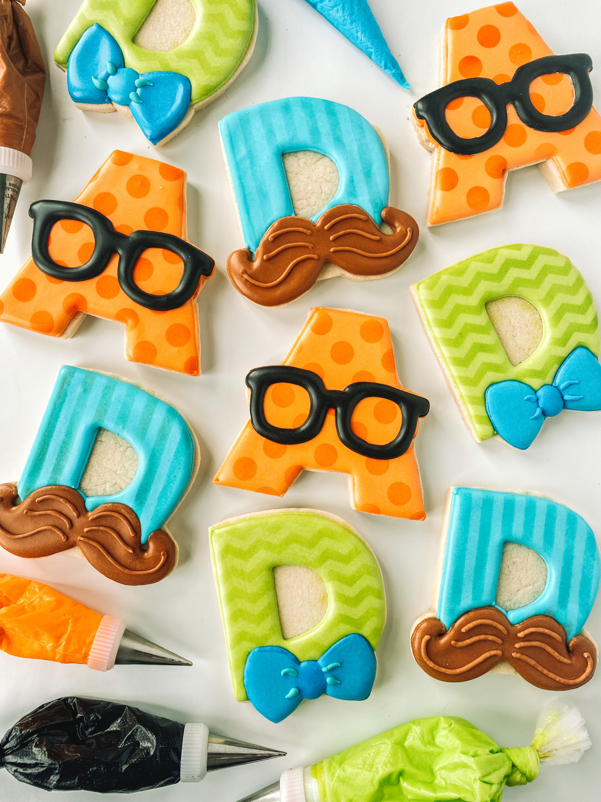 How to decorate Father's Day Cookies - Summer's Sweet Shoppe