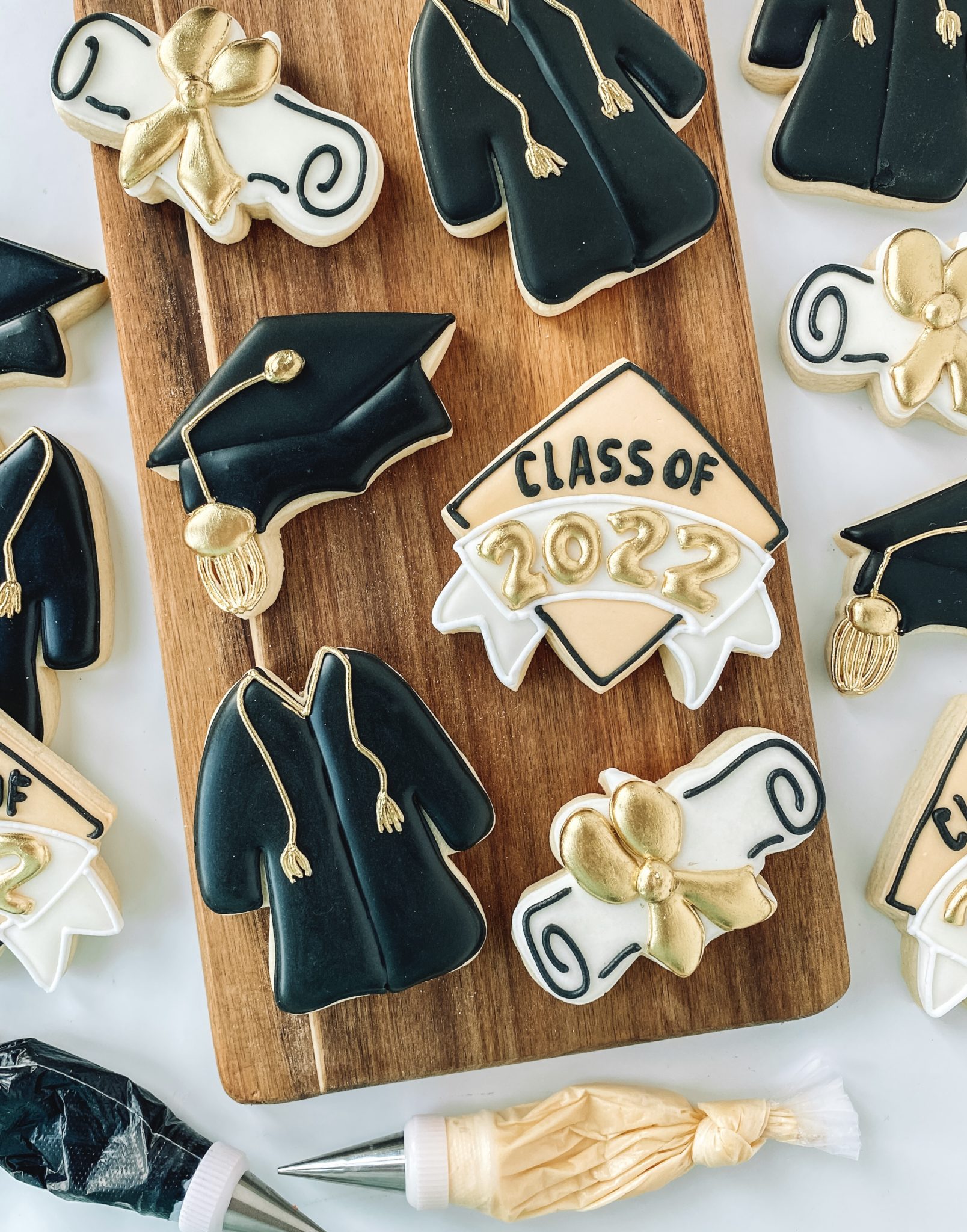 How to make Gold Graduation Cookies - Summer's Sweet Shoppe