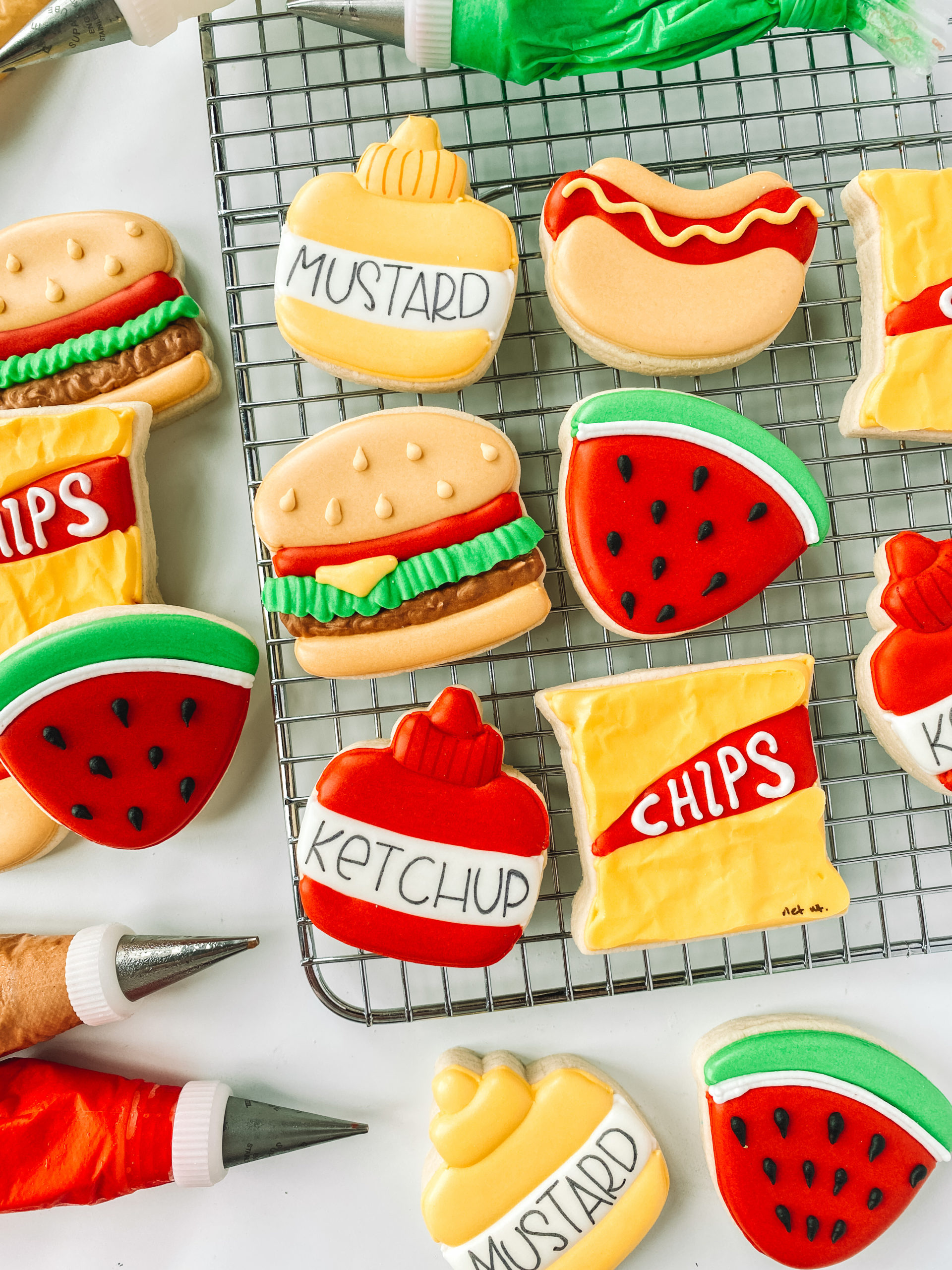 How to decorate backyard BBQ picnic mini cookies - Summer's Sweet Shoppe